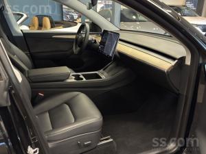 Black Tesla Model Y 2021 in Riga, with an engine capacity of 0.00 L and mileage of 106 thousand km for 32990 €, photo 20 on AUTOMOTO.COM.LV