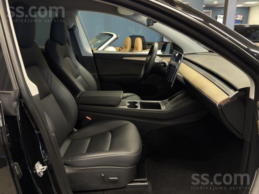 Black Tesla Model Y 2021 in Riga, with an engine capacity of 0.00 L and mileage of 106 thousand km for 32990 €, photo 21 on AUTOMOTO.COM.LV
