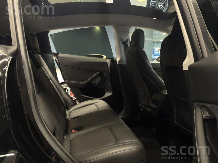 Black Tesla Model Y 2021 in Riga, with an engine capacity of 0.00 L and mileage of 106 thousand km for 32990 €, photo 22 on AUTOMOTO.COM.LV