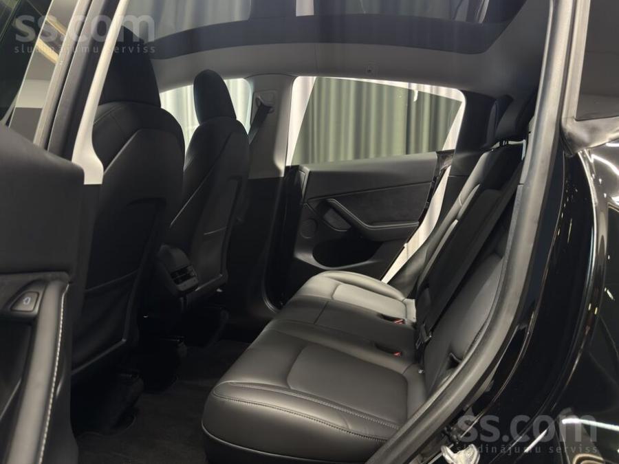 Black Tesla Model Y 2021 in Riga, with an engine capacity of 0.00 L and mileage of 106 thousand km for 32990 €, photo 23 on AUTOMOTO.COM.LV