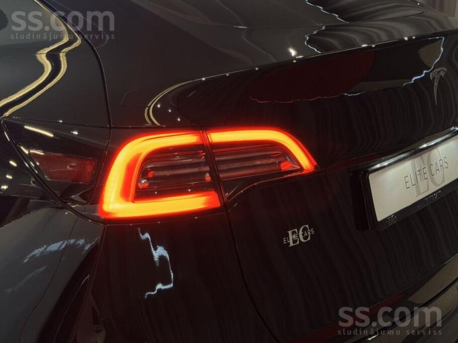Black Tesla Model Y 2021 in Riga, with an engine capacity of 0.00 L and mileage of 106 thousand km for 32990 €, photo 29 on AUTOMOTO.COM.LV