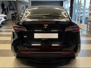 Black Tesla Model Y 2021 in Riga, with an engine capacity of 0.00 L and mileage of 106 thousand km for 32990 €, photo 5 on AUTOMOTO.COM.LV