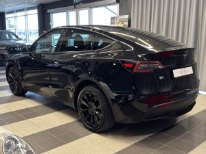 Black Tesla Model Y 2021 in Riga, with an engine capacity of 0.00 L and mileage of 106 thousand km for 32990 €, photo 6 on AUTOMOTO.COM.LV