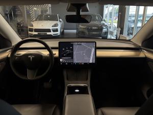 Black Tesla Model Y 2021 in Riga, with an engine capacity of 0.00 L and mileage of 106 thousand km for 32990 €, photo 9 on AUTOMOTO.COM.LV