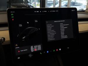 Black Tesla Model Y 2021 in Riga, with an engine capacity of 0.00 L and mileage of 106 thousand km for 32990 €, photo 14 on AUTOMOTO.COM.LV