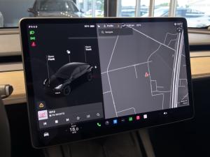 Black Tesla Model Y 2021 in Riga, with an engine capacity of 0.00 L and mileage of 106 thousand km for 32990 €, photo 15 on AUTOMOTO.COM.LV