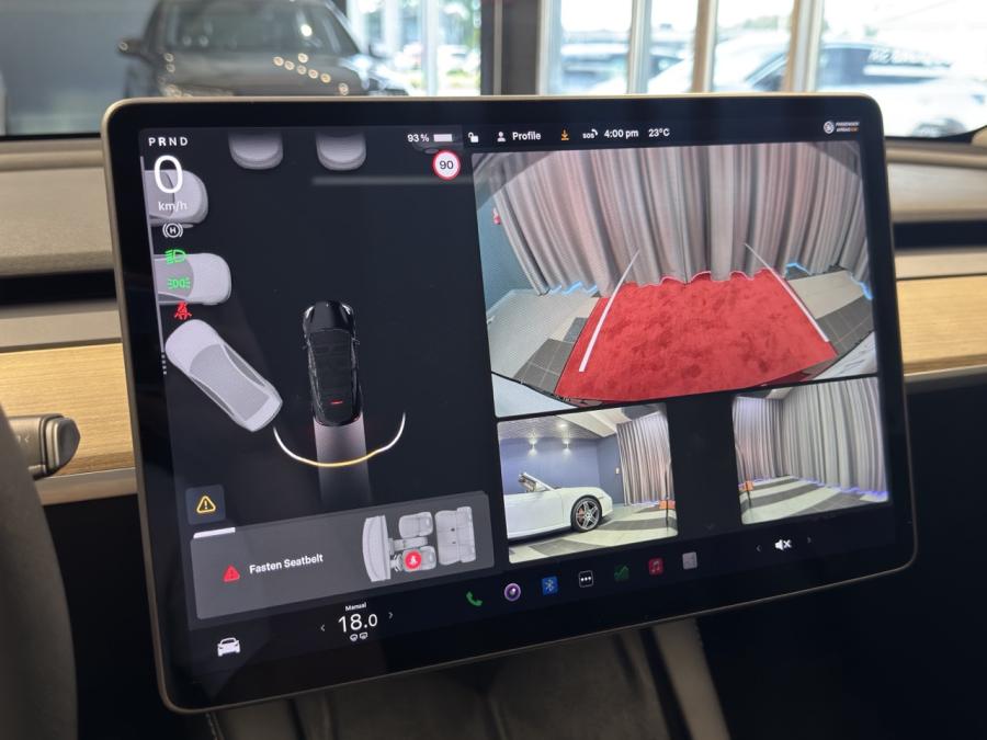 Black Tesla Model Y 2021 in Riga, with an engine capacity of 0.00 L and mileage of 106 thousand km for 32990 €, photo 16 on AUTOMOTO.COM.LV