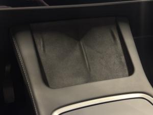 Black Tesla Model Y 2021 in Riga, with an engine capacity of 0.00 L and mileage of 106 thousand km for 32990 €, photo 17 on AUTOMOTO.COM.LV