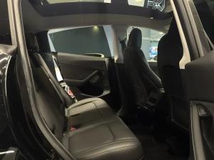 Black Tesla Model Y 2021 in Marupe, with an engine capacity of 0.00 L and mileage of 106 thousand km for 32990 €, photo 11 on AUTOMOTO.COM.LV