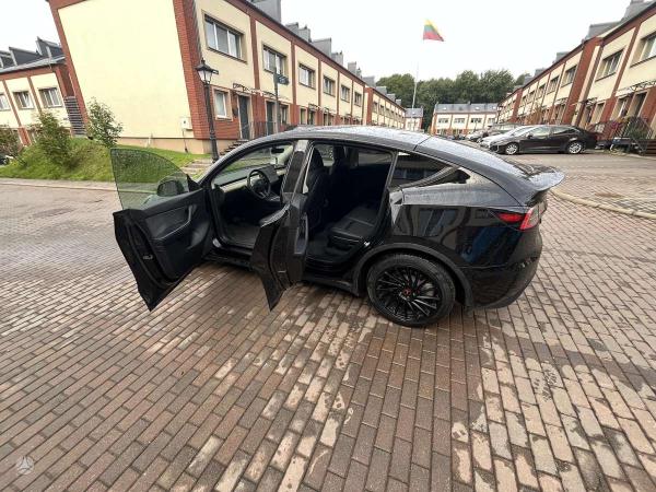 Тесла Модель Y 2021 в Вильнюс на AUTOMOTO.COM.LV Черный Тесла Модель Y 2021 в Вильнюс, объемом двигателя 0.00 л и пробегом 136 тыс. км за 23900 €, фото 8 на AUTOMOTO.COM.LV