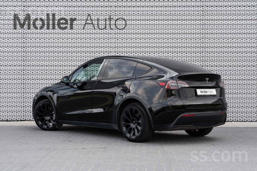Black Tesla Model Y 2022 in Riga, with an engine capacity of 0.00 L and mileage of 90 thousand km for 35950 €, photo 3 on AUTOMOTO.COM.LV