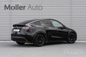 Black Tesla Model Y 2022 in Riga, with an engine capacity of 0.00 L and mileage of 90 thousand km for 35950 €, photo 4 on AUTOMOTO.COM.LV