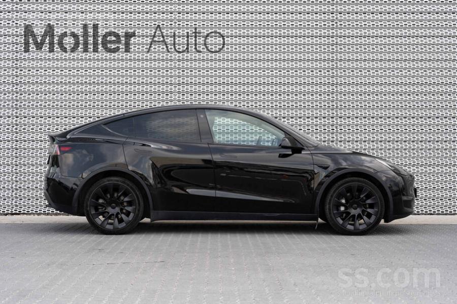 Black Tesla Model Y 2022 in Riga, with an engine capacity of 0.00 L and mileage of 90 thousand km for 35950 €, photo 5 on AUTOMOTO.COM.LV
