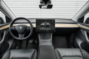 Black Tesla Model Y 2022 in Riga, with an engine capacity of 0.00 L and mileage of 90 thousand km for 35950 €, photo 7 on AUTOMOTO.COM.LV