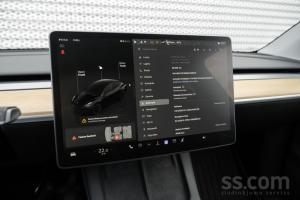 Black Tesla Model Y 2022 in Riga, with an engine capacity of 0.00 L and mileage of 90 thousand km for 35950 €, photo 16 on AUTOMOTO.COM.LV