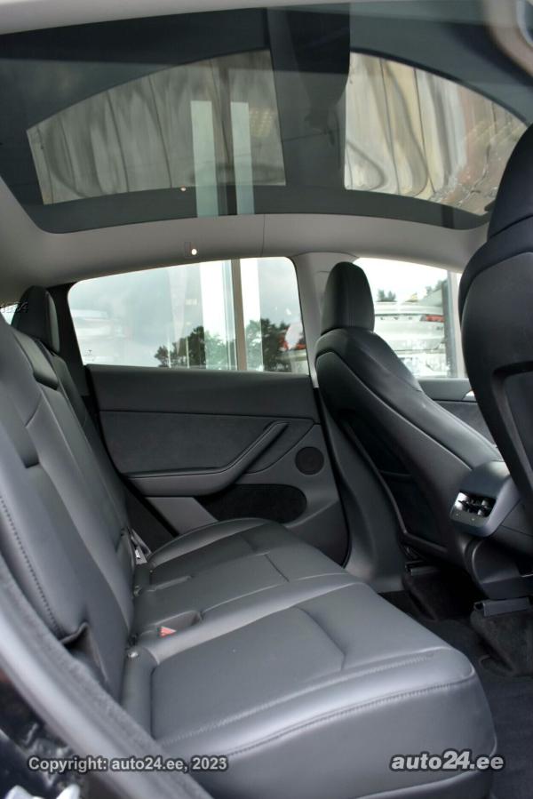 Black Tesla Model Y 2022 in Tallinn, with an engine capacity of 0.00 L and mileage of 73 thousand km for 39890 €, photo 11 on AUTOMOTO.COM.LV