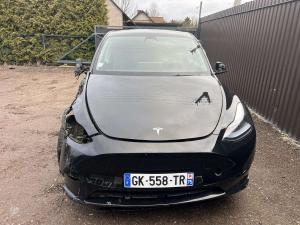 Black Tesla Model Y 2022 in Kaunas, with an engine capacity of 0.00 L and mileage of 160 thousand km for 13500 €, photo 2 on AUTOMOTO.COM.LV