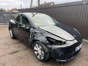 Black Tesla Model Y 2022 in Kaunas, with an engine capacity of 0.00 L and mileage of 160 thousand km for 13500 €, photo 3 on AUTOMOTO.COM.LV