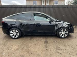 Black Tesla Model Y 2022 in Kaunas, with an engine capacity of 0.00 L and mileage of 160 thousand km for 13500 €, photo 4 on AUTOMOTO.COM.LV