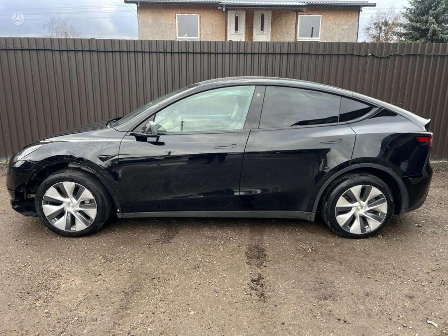 Black Tesla Model Y 2022 in Kaunas, with an engine capacity of 0.00 L and mileage of 160 thousand km for 13500 €, photo 5 on AUTOMOTO.COM.LV
