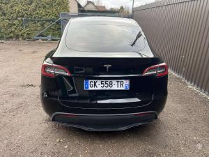 Black Tesla Model Y 2022 in Kaunas, with an engine capacity of 0.00 L and mileage of 160 thousand km for 13500 €, photo 8 on AUTOMOTO.COM.LV