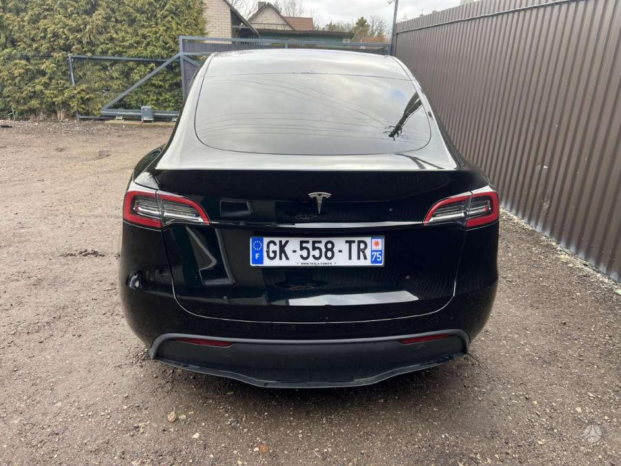 Black Tesla Model Y 2022 in Kaunas, with an engine capacity of 0.00 L and mileage of 160 thousand km for 13500 €, photo 8 on AUTOMOTO.COM.LV