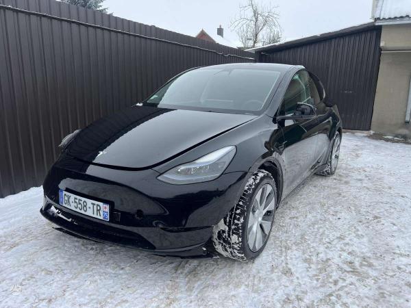 Black Tesla Model Y 2022 in Kaunas, with an engine capacity of 0.00 L and mileage of 160 thousand km for 13700 €, photo 1 on AUTOMOTO.COM.LV