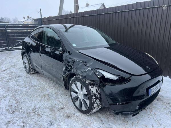 Black Tesla Model Y 2022 in Kaunas, with an engine capacity of 0.00 L and mileage of 160 thousand km for 13700 €, photo 3 on AUTOMOTO.COM.LV