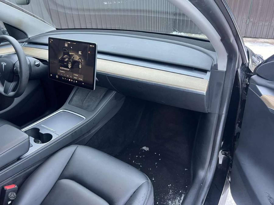 Melns Tesla Model Y 2022 Kauņa, ar dzinēja tilpumu 0.00 L un nobraukumu 160 tūkst. km par 13200 €, foto 10 vietnē AUTOMOTO.COM.LV
