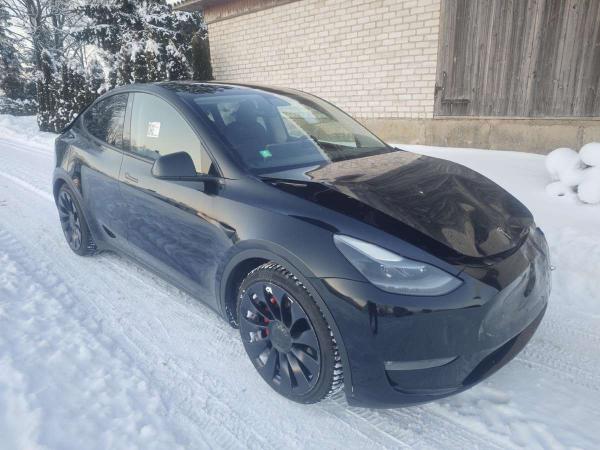 Black Tesla Model Y 2022 in Telschi, with an engine capacity of 0.00 L and mileage of 95 thousand km for 14700 €, photo 1 on AUTOMOTO.COM.LV