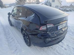 Black Tesla Model Y 2022 in Telschi, with an engine capacity of 0.00 L and mileage of 95 thousand km for 14700 €, photo 5 on AUTOMOTO.COM.LV