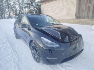 Black Tesla Model Y 2022 in Telschi, with an engine capacity of 0.00 L and mileage of 95 thousand km for 14700 €, photo 9 on AUTOMOTO.COM.LV