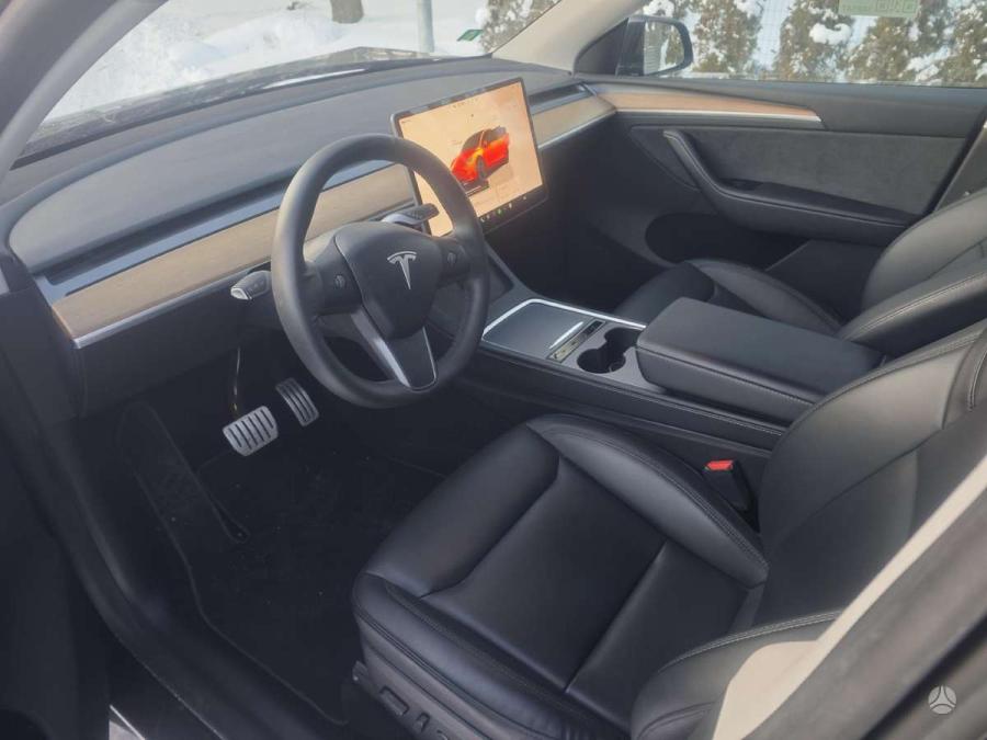 Black Tesla Model Y 2022 in Telschi, with an engine capacity of 0.00 L and mileage of 95 thousand km for 14700 €, photo 16 on AUTOMOTO.COM.LV