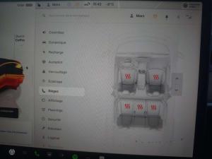 Black Tesla Model Y 2022 in Telschi, with an engine capacity of 0.00 L and mileage of 95 thousand km for 14700 €, photo 18 on AUTOMOTO.COM.LV