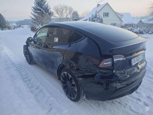 Melns Tesla Model Y 2022 Telšiai, ar dzinēja tilpumu 0.00 L un nobraukumu 95 tūkst. km par 14200 €, foto 5 vietnē AUTOMOTO.COM.LV