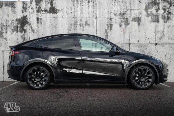 Melns Tesla Model Y 2022 Viļņa, ar dzinēja tilpumu 0.00 L un nobraukumu 85 tūkst. km par 31000 €, foto 3 vietnē AUTOMOTO.COM.LV