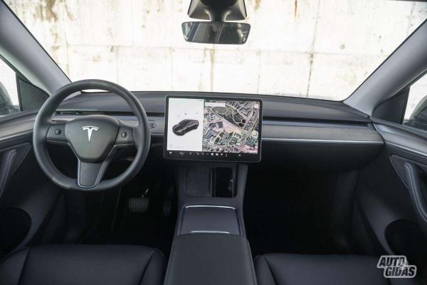 Melns Tesla Model Y 2022 Viļņa, ar dzinēja tilpumu 0.00 L un nobraukumu 85 tūkst. km par 31000 €, foto 5 vietnē AUTOMOTO.COM.LV