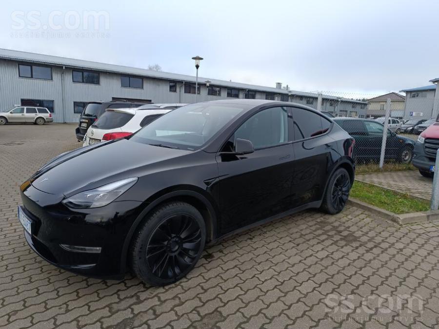 Black Tesla Model Y 2022 in Riga, with an engine capacity of 0.00 L and mileage of 74 thousand km for 31700 €, photo 1 on AUTOMOTO.COM.LV
