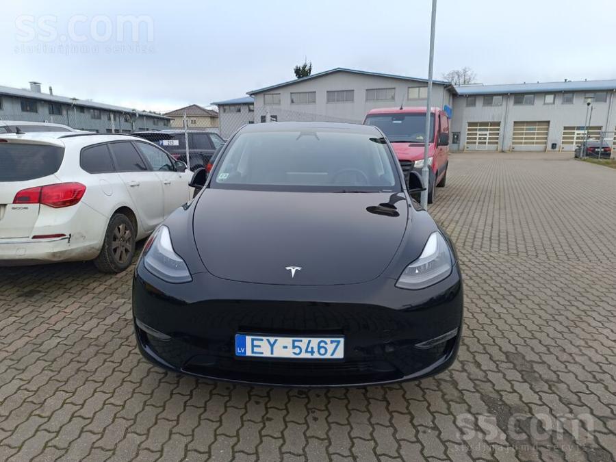 Black Tesla Model Y 2022 in Riga, with an engine capacity of 0.00 L and mileage of 74 thousand km for 31700 €, photo 3 on AUTOMOTO.COM.LV