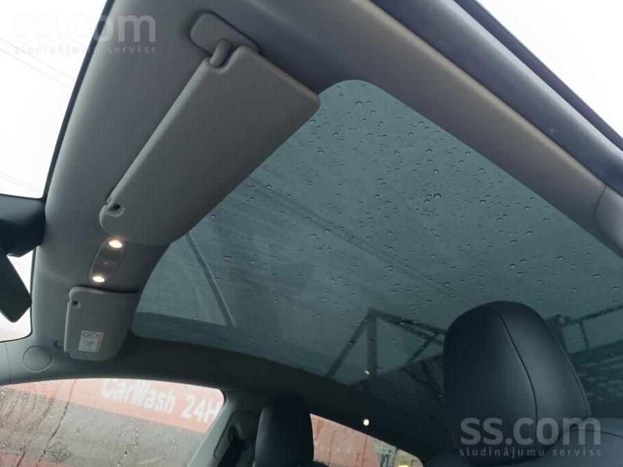 Black Tesla Model Y 2022 in Riga, with an engine capacity of 0.00 L and mileage of 74 thousand km for 31700 €, photo 7 on AUTOMOTO.COM.LV