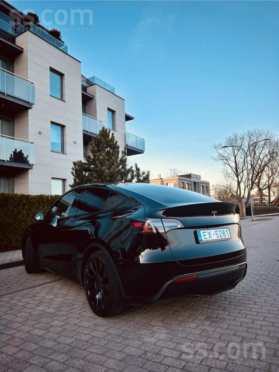 Black Tesla Model Y 2022 in Jurmala, with an engine capacity of 0.00 L and mileage of 40 thousand km for 38750 €, photo 6 on AUTOMOTO.COM.LV