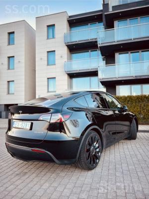 Black Tesla Model Y 2022 in Jurmala, with an engine capacity of 0.00 L and mileage of 40 thousand km for 38750 €, photo 7 on AUTOMOTO.COM.LV