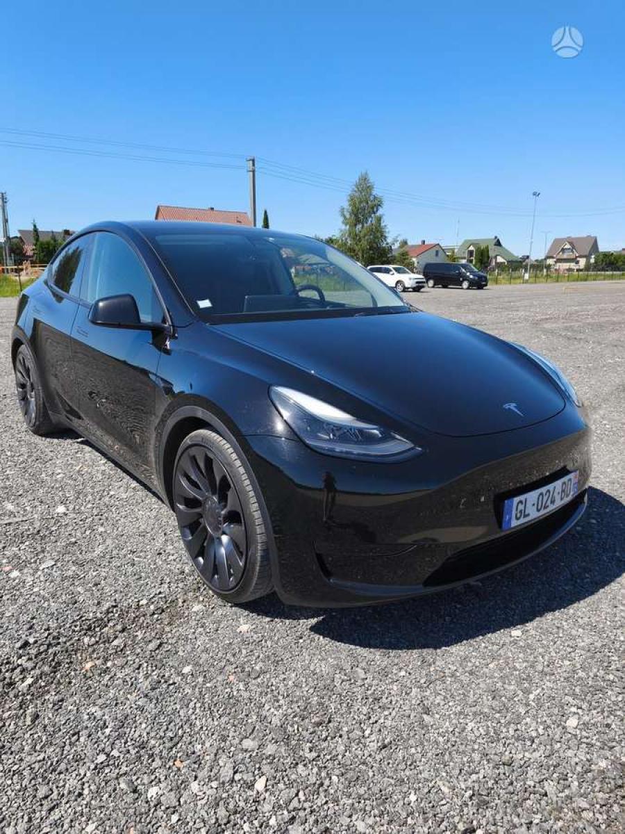 Black Tesla Model Y 2022 in Taurage, with an engine capacity of 0.00 L and mileage of 262 thousand km for 21500 €, photo 1 on AUTOMOTO.COM.LV