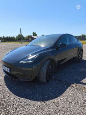 Black Tesla Model Y 2022 in Taurage, with an engine capacity of 0.00 L and mileage of 262 thousand km for 21500 €, photo 3 on AUTOMOTO.COM.LV