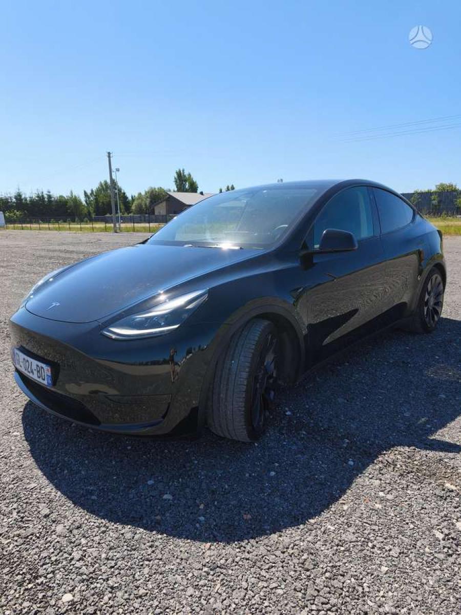 Black Tesla Model Y 2022 in Taurage, with an engine capacity of 0.00 L and mileage of 262 thousand km for 21500 €, photo 3 on AUTOMOTO.COM.LV