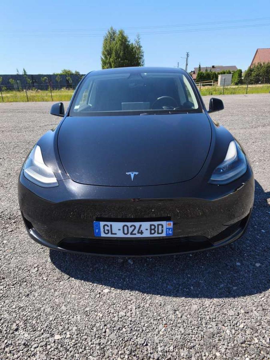 Black Tesla Model Y 2022 in Taurage, with an engine capacity of 0.00 L and mileage of 262 thousand km for 21500 €, photo 4 on AUTOMOTO.COM.LV
