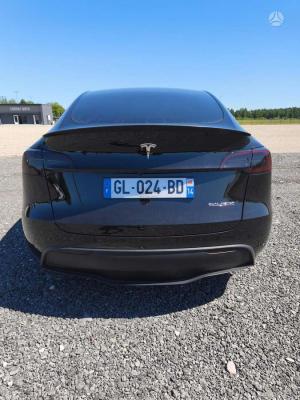 Black Tesla Model Y 2022 in Taurage, with an engine capacity of 0.00 L and mileage of 262 thousand km for 21500 €, photo 5 on AUTOMOTO.COM.LV