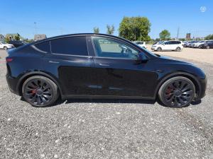 Black Tesla Model Y 2022 in Taurage, with an engine capacity of 0.00 L and mileage of 262 thousand km for 21500 €, photo 7 on AUTOMOTO.COM.LV