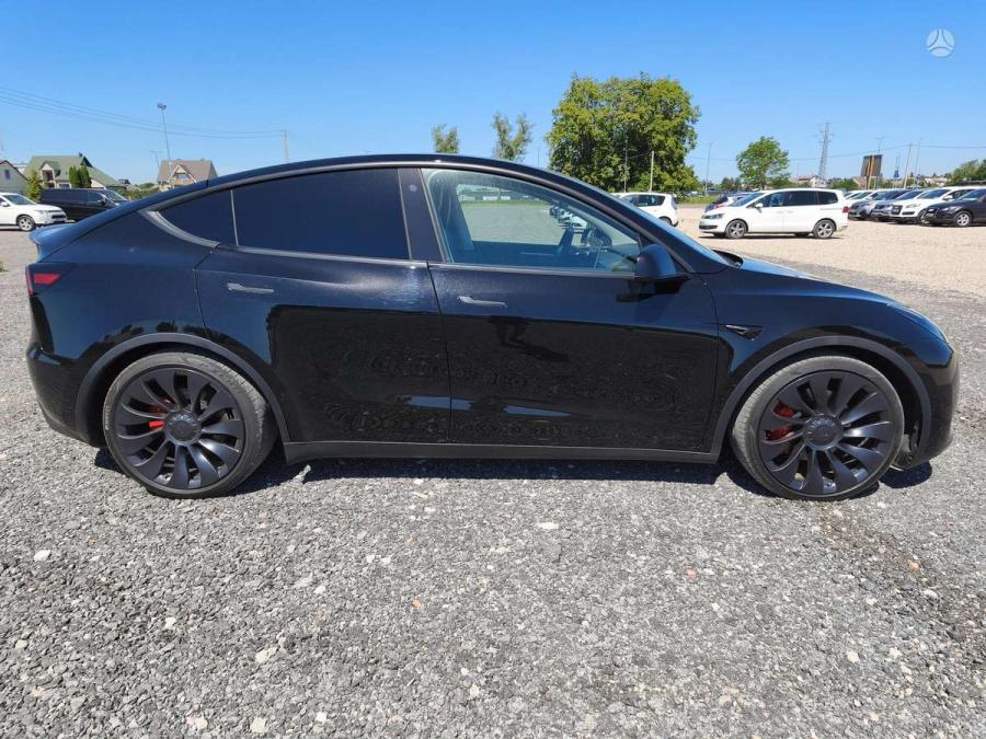 Black Tesla Model Y 2022 in Taurage, with an engine capacity of 0.00 L and mileage of 262 thousand km for 21500 €, photo 7 on AUTOMOTO.COM.LV
