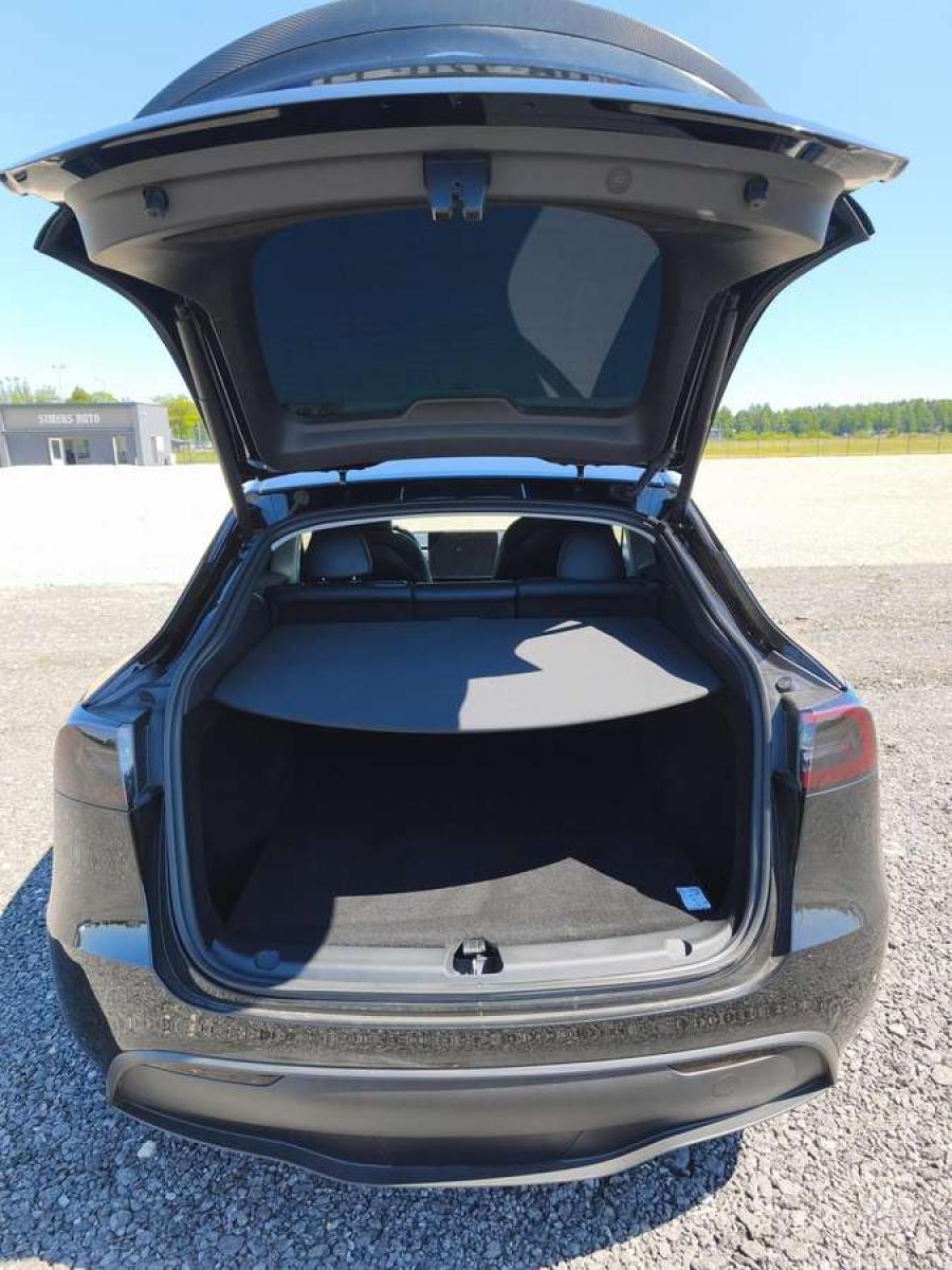 Black Tesla Model Y 2022 in Taurage, with an engine capacity of 0.00 L and mileage of 262 thousand km for 21500 €, photo 8 on AUTOMOTO.COM.LV